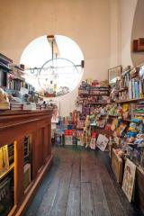 Location Works: libraries / museums